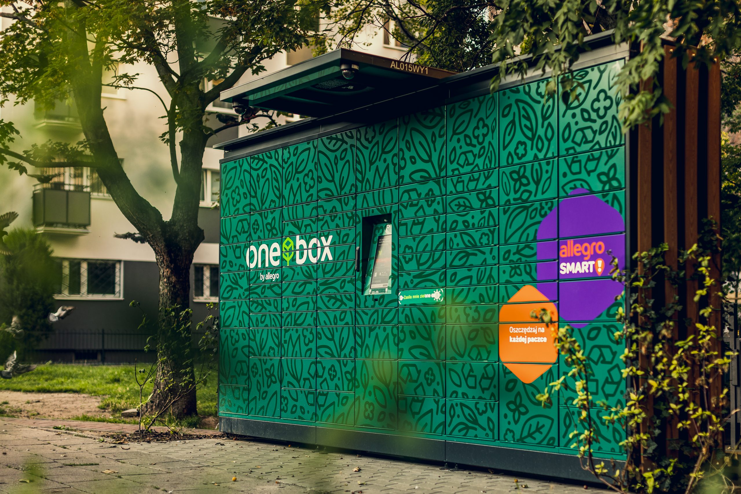 Nowy automat paczkowy Allegro One Box na os. 2 Pułku Lotniczego 50 - SM Oświecenia w Krakowie